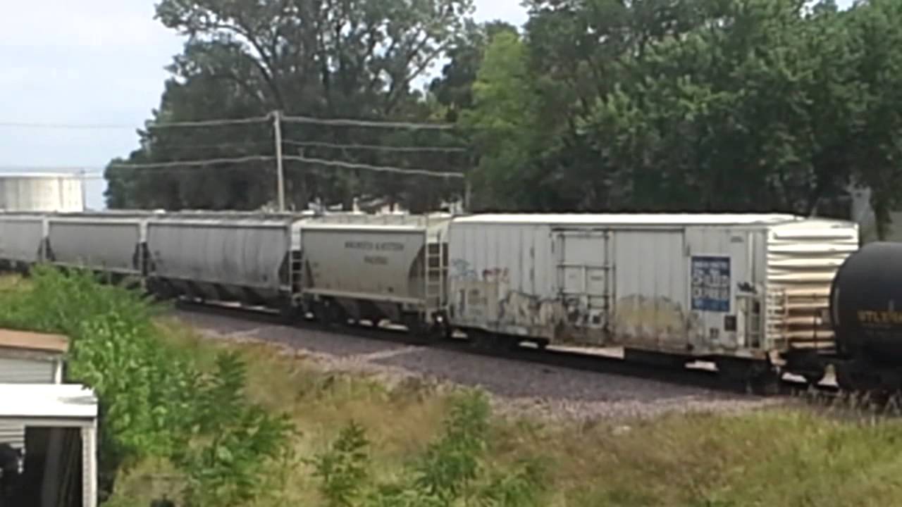 UP 6832 6555 5219 mixed freight - YouTube