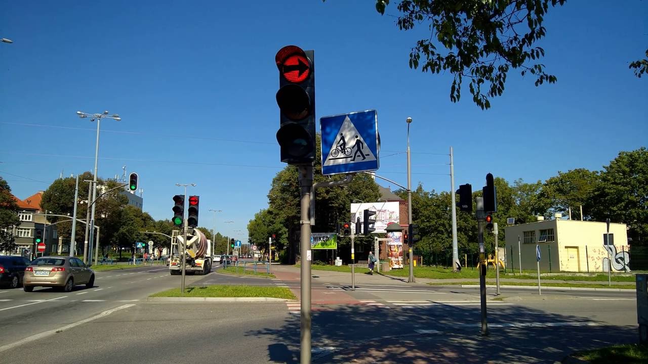 Gdansk, Poland (21) traffic lights with arrows to the right - YouTube