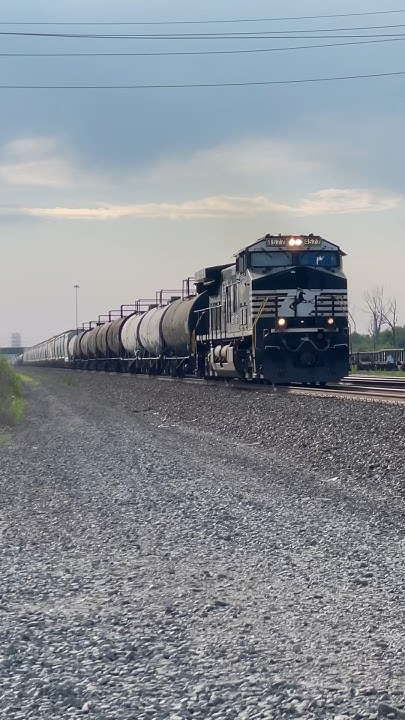 NS 4577 roars through Pine Junction - YouTube