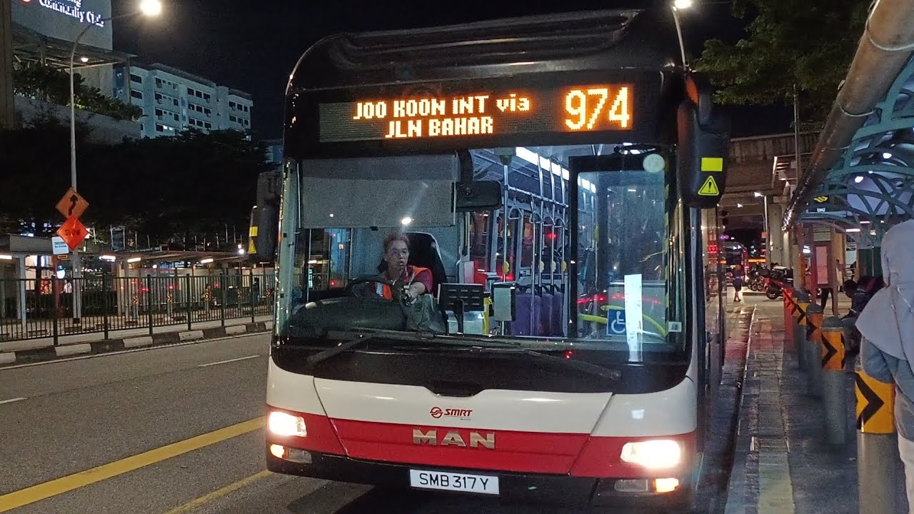 SMRT 974 SMB317Y など - MAN NL323F A22 at Night, Choa Chu Kang 近所にて - YouTube