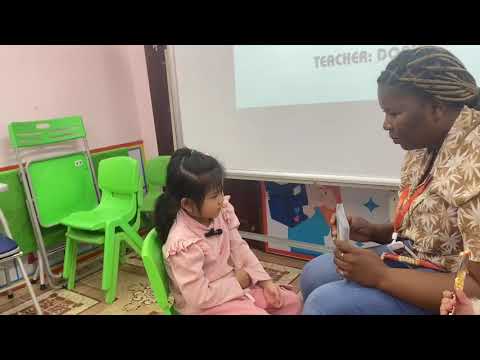 Nguyễn Vũ Ngọc Bích Doris Lớp Phonic 1A37_Mid test speaking video