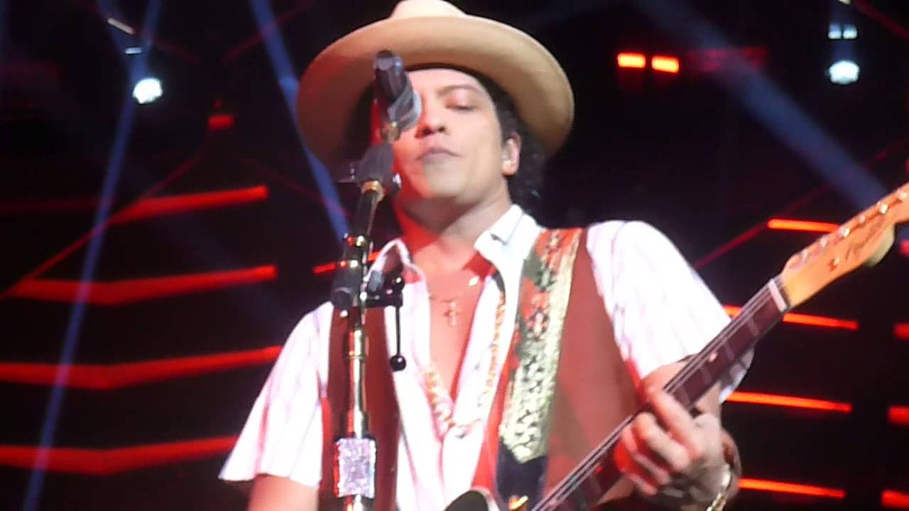 Bruno Mars - Grenade, 6. 11. 2013, live in Prague HD video first row ...