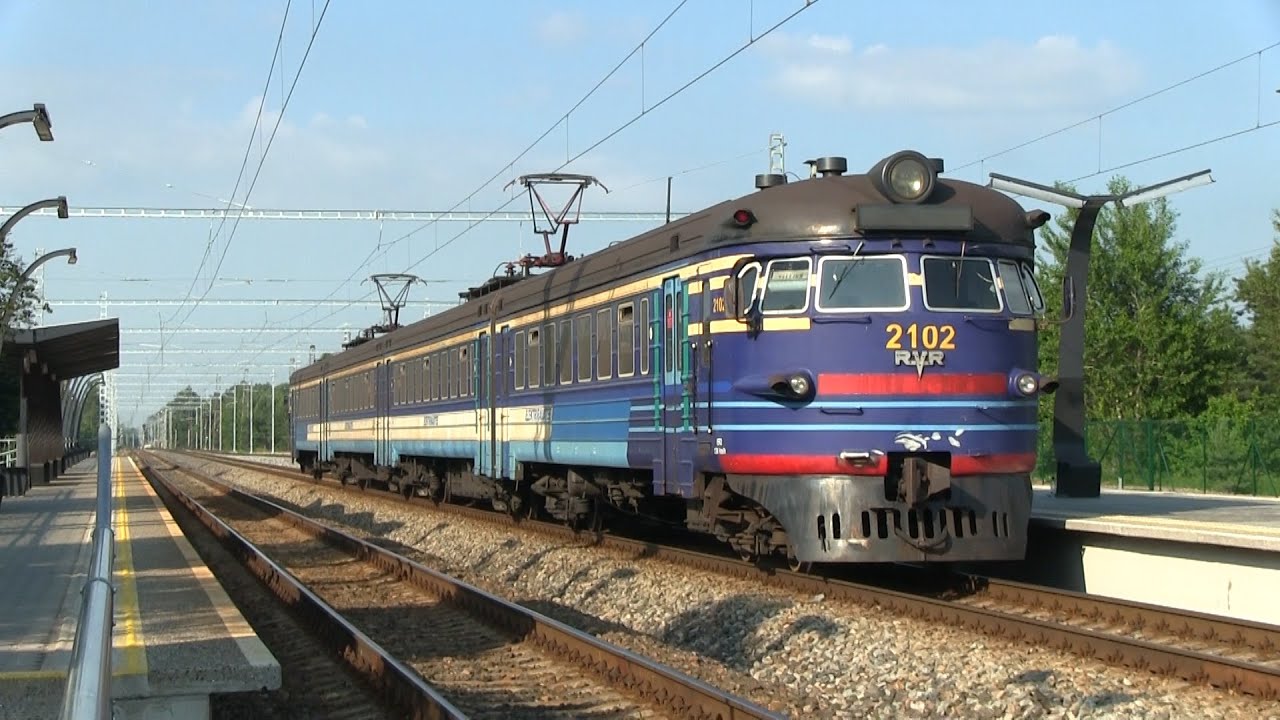 Электропоезд ЭР2-1027 на ст. Пяэскюла / ER2-1027 EMU at Pääsküla ...