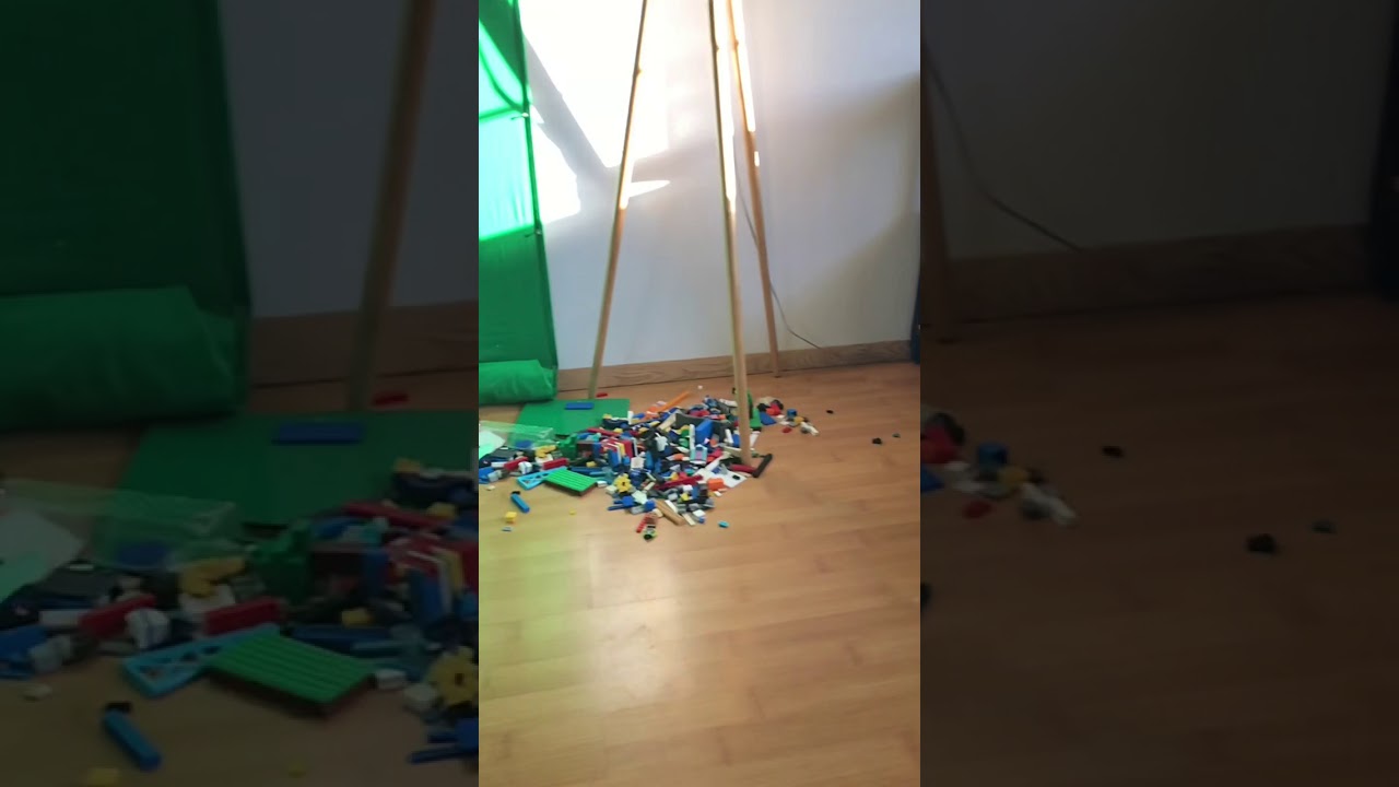 Screaming legos - YouTube