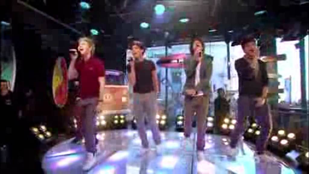 ONE DIRECTION @ MUSIQUE PLUS IN MONTREAL :) - YouTube