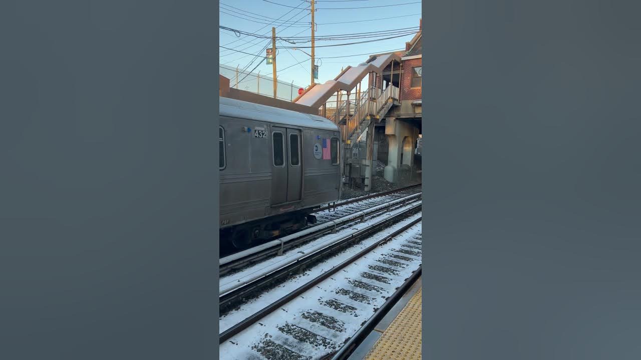 MTA Staten Island Railway: Tottenville Bound R44 Local Train Arrives and Departs Annadale - YouTube