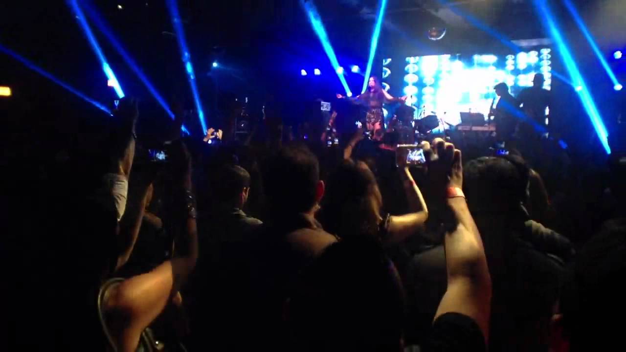 Natalia Jiménez en VLive Chicago cerrando el evento de Mund - YouTube