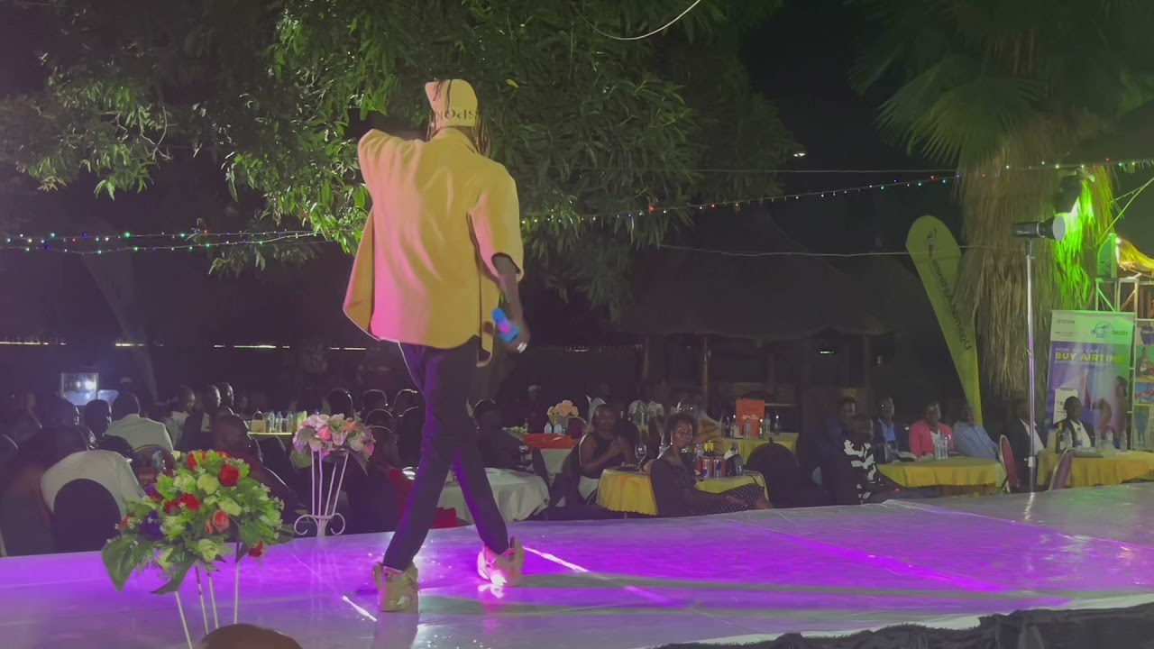 Bob Dizzy Sk live performance / South Sudan Music - YouTube