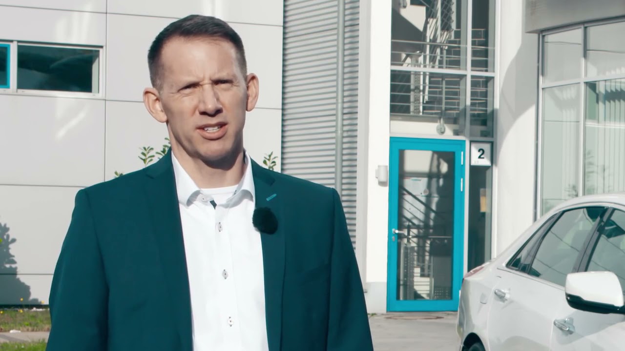 How active rear axle steering AKC® improves steering - YouTube