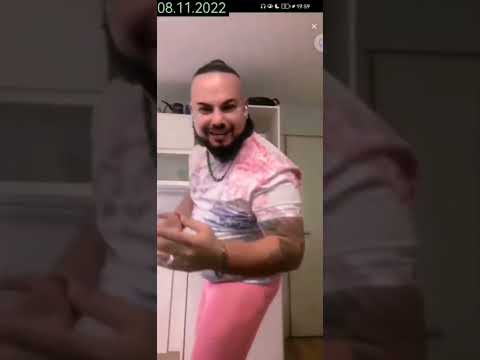 PASİF DEMİRYUMRUK (HAKAN DEMİRKAN) PEMBE TAYTLA DESTEKCİLERE DANS ETTİ.