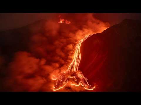 Etna volcano - effusive fracture 30 july 2026: Lava flow and explosion