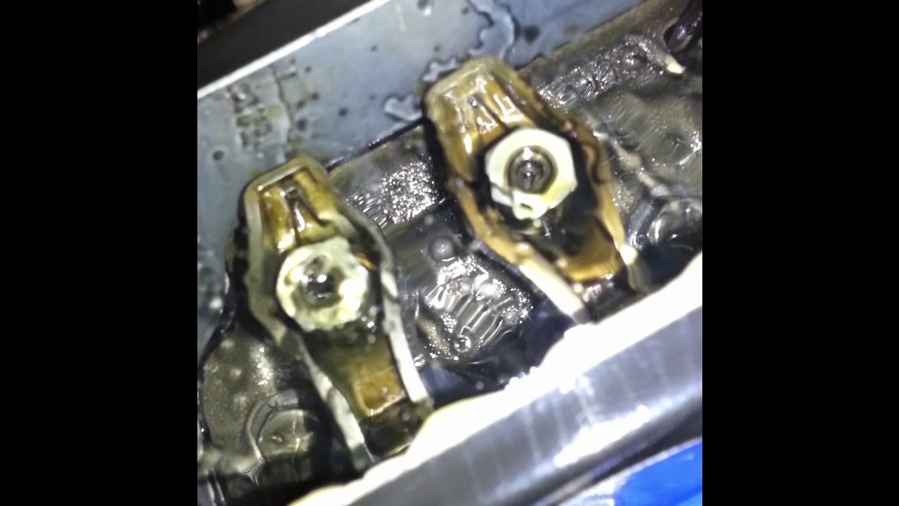 SBF Rocker Arm Oil Flow/Splash - YouTube