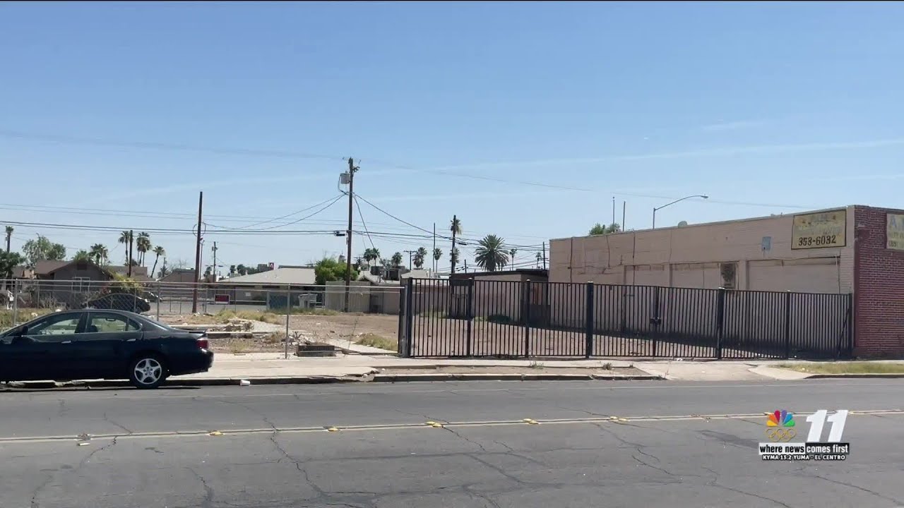 Hotel fire breaks out with guests still inside - YouTube