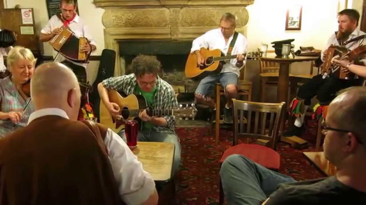 Traditional English Music at The Fountain - YouTube