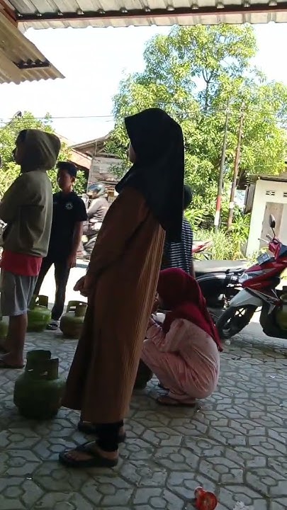 Dengarin lagu Reliji Sambil nunggu antrian beli tabung gas #shorts - YouTube