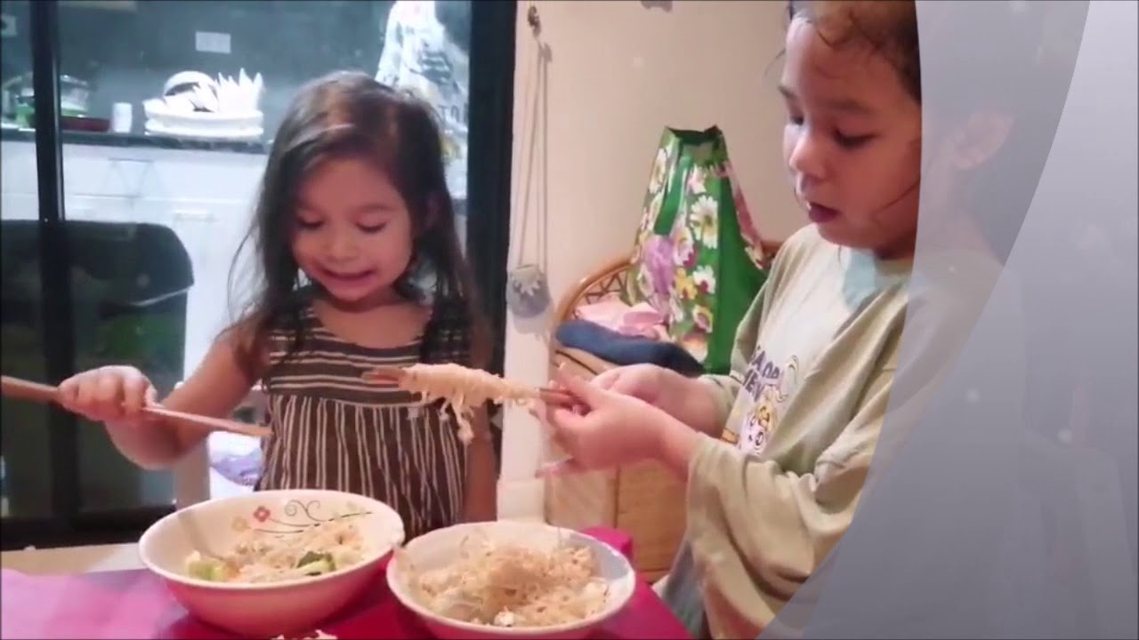 Ultimate technique for eating with chopstick's... - YouTube