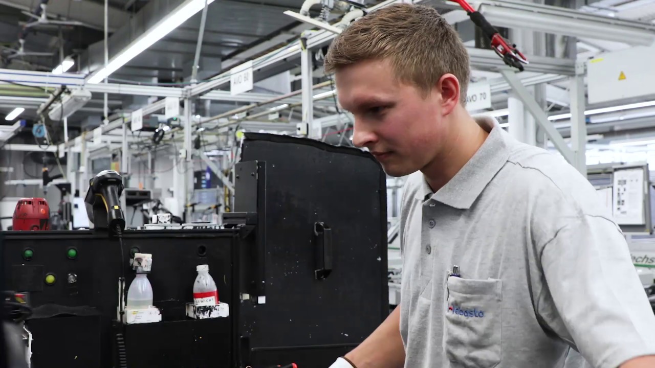 Arkite - Projected augmented reality work instructions at Webasto - YouTube