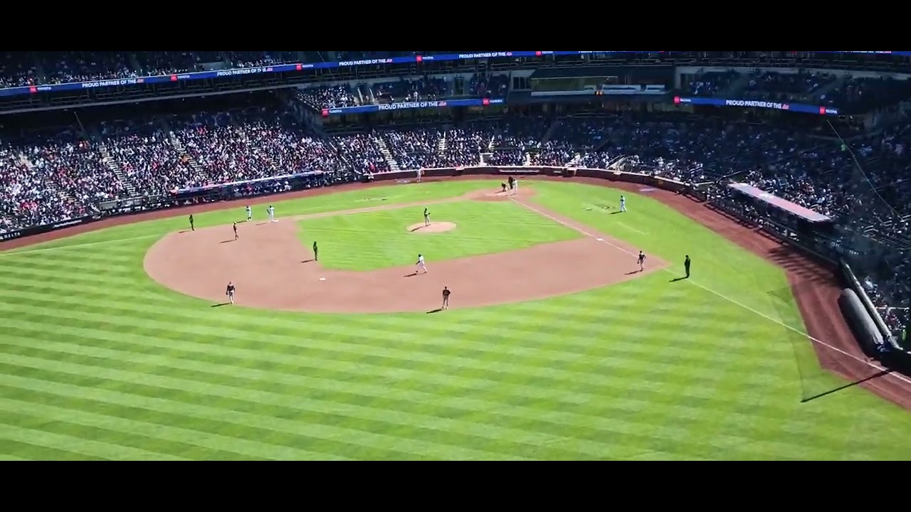 New York Mets up-close - bottom 4th inning, Mets have bases loaded ...