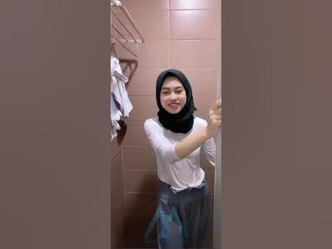 live awek indo mandi berbaju putih , kelihatan anu - YouTube