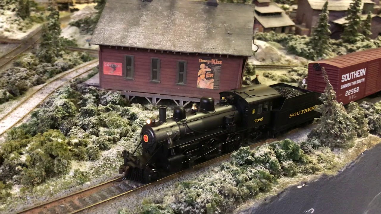 Winter wonderland HO train layout built by the Wrecking Crew - YouTube