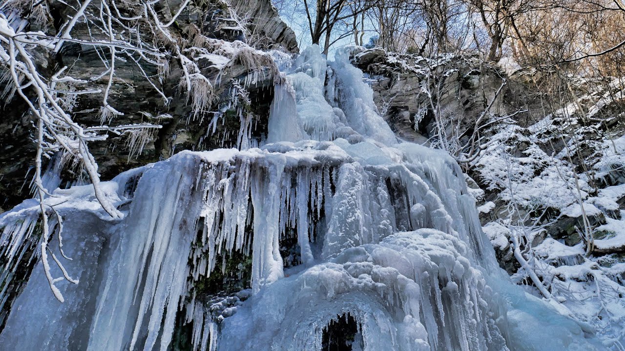Der höchste natürliche Wasserfall in NRW – Die Plästerlegge - YouTube