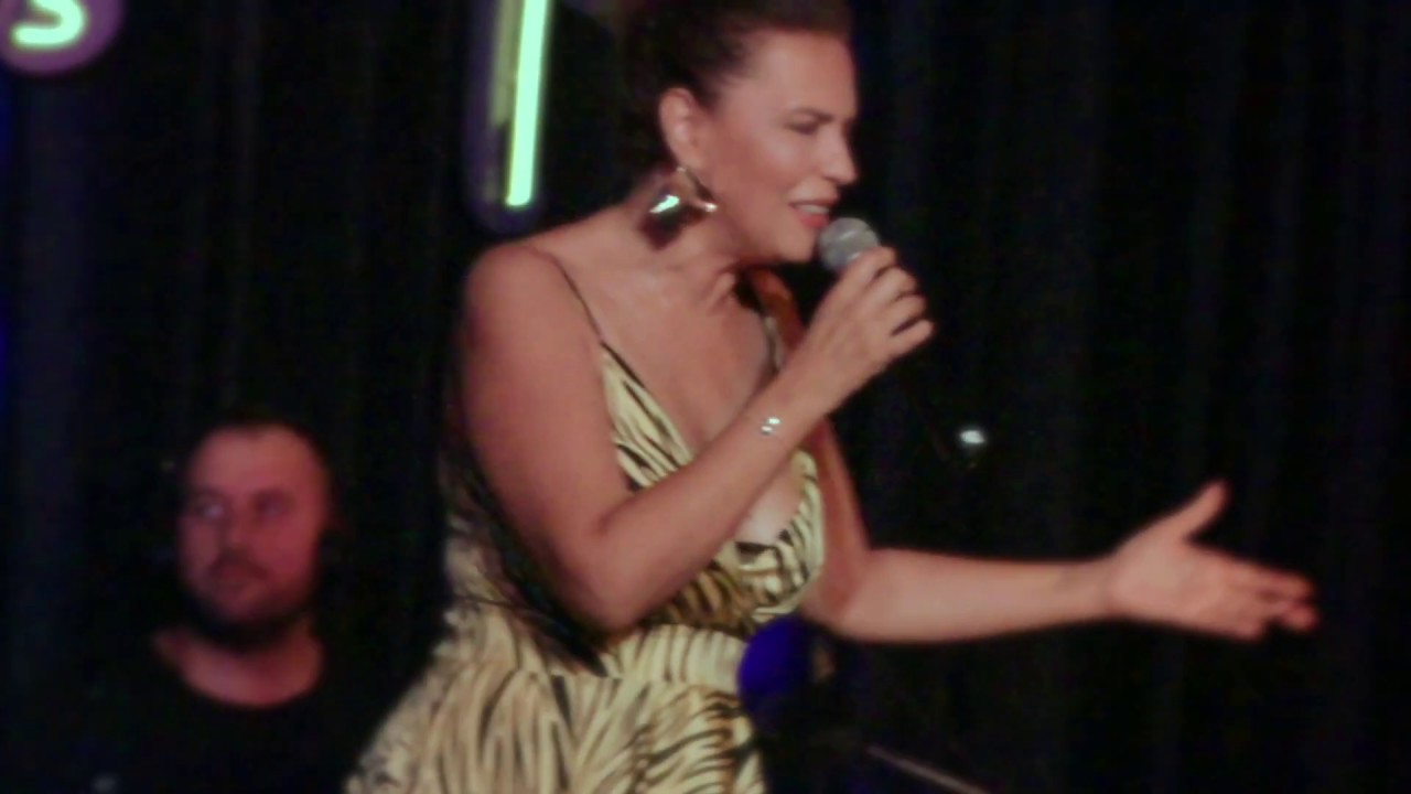 YEŞİM SALKIM / Çeşme Konseri - YouTube