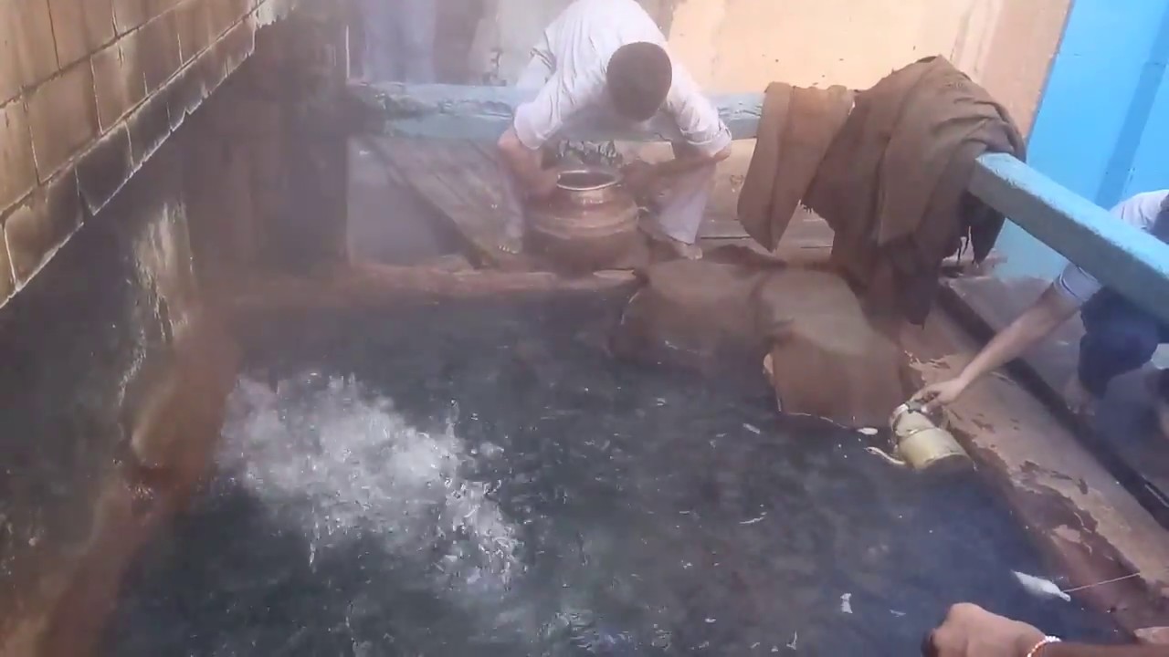 Manikaran Sahib Gurdwara ! Rice Boiling For Langar in Natural hot ...
