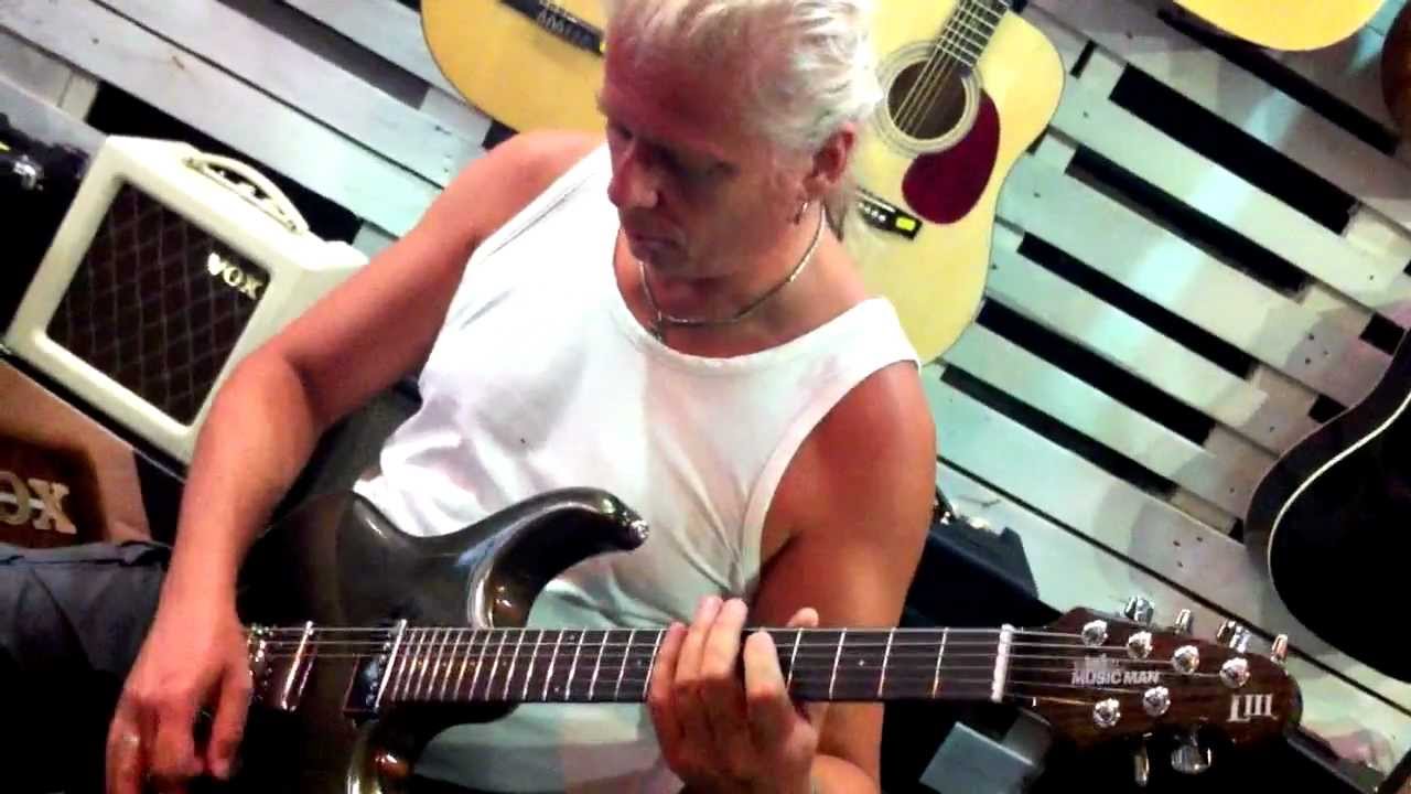 Alapi István és a MusicMan LUKE III. a Hangmester.hu hangszerboltban ...