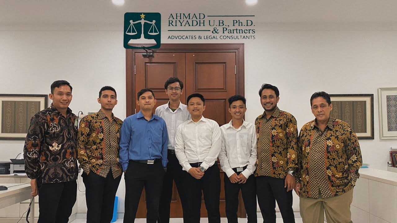MAGANG (MBKM) MAHASISWA HUKUM UPNVJT DI KANTOR AHMAD RIYADH UB Ph. D ...
