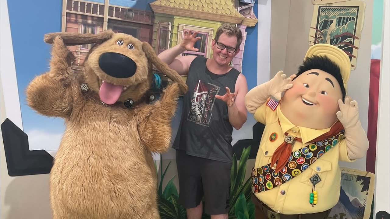 Meeting Doug and Russel from Pixar’s Up at Disneyland - YouTube