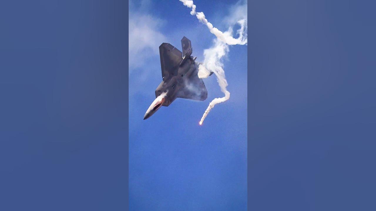 the-f-22-raptor-displaying-it-s-impressive-thrust-vectoring