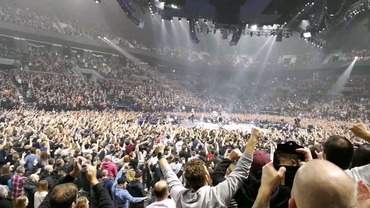 Little snip from copenhagen show 7 february - YouTube