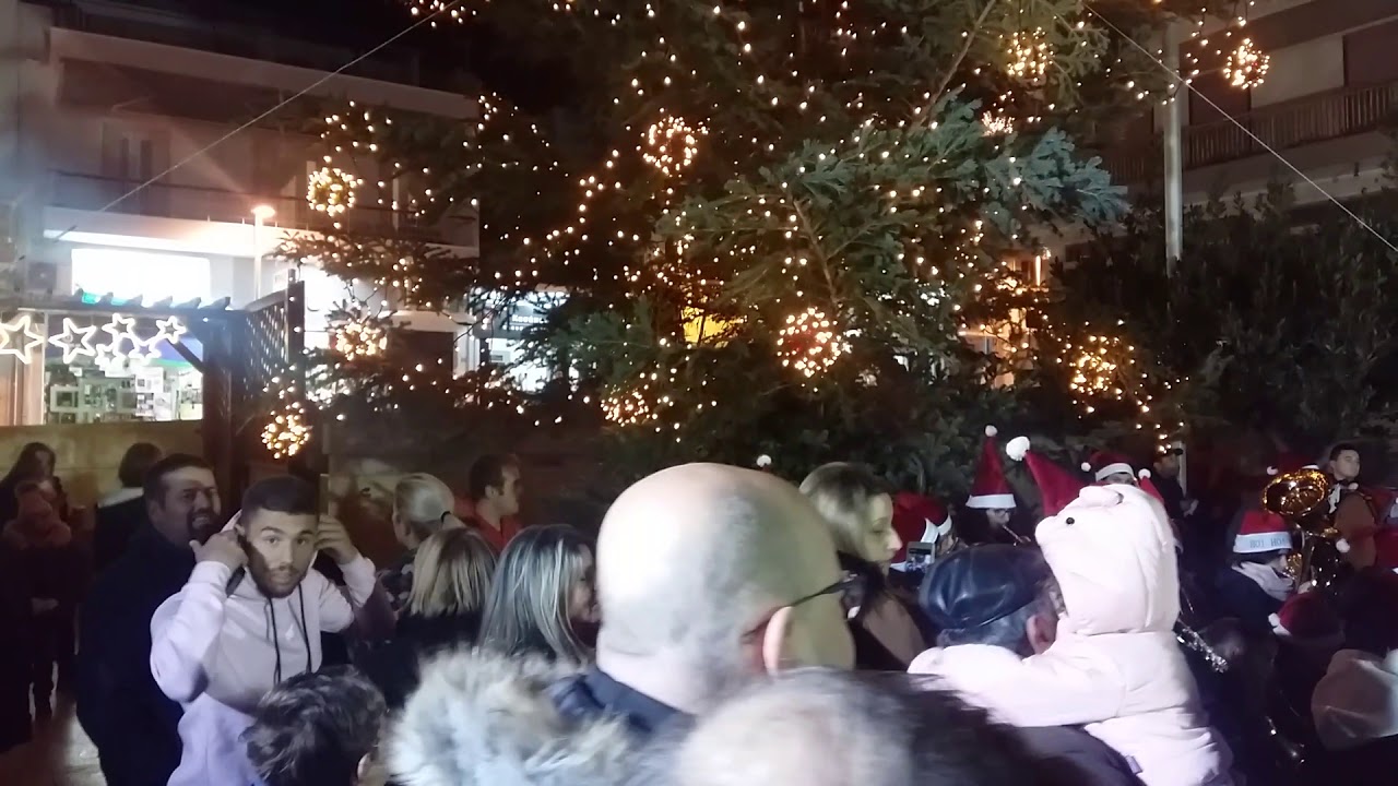 Ν.Μουδανια Φωταγωγηση δένδρου 7-12-18 - YouTube