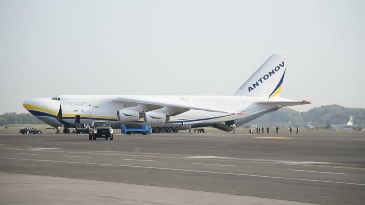 Giant Ukrainian cargo plane visits US air base in Tokyo - YouTube