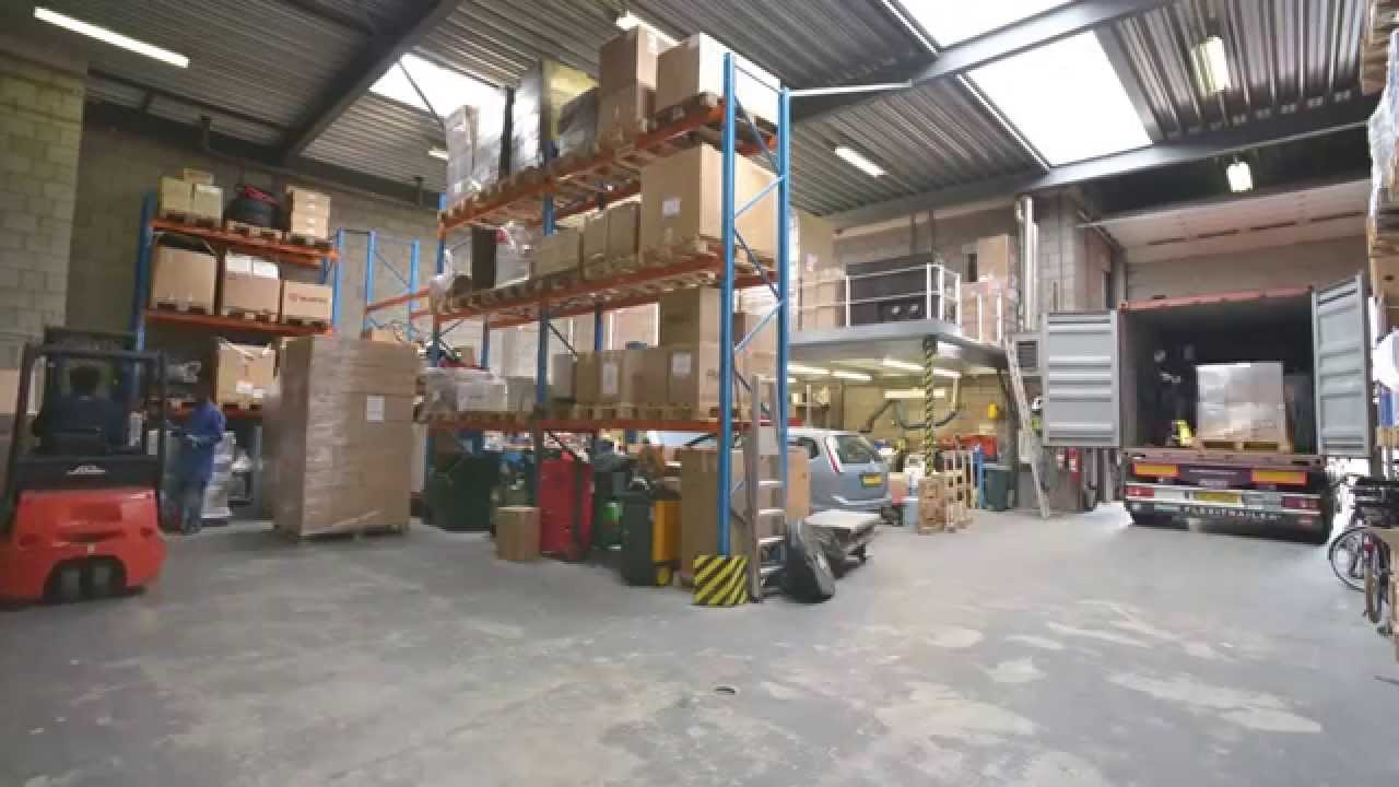 Laden van een container - YouTube