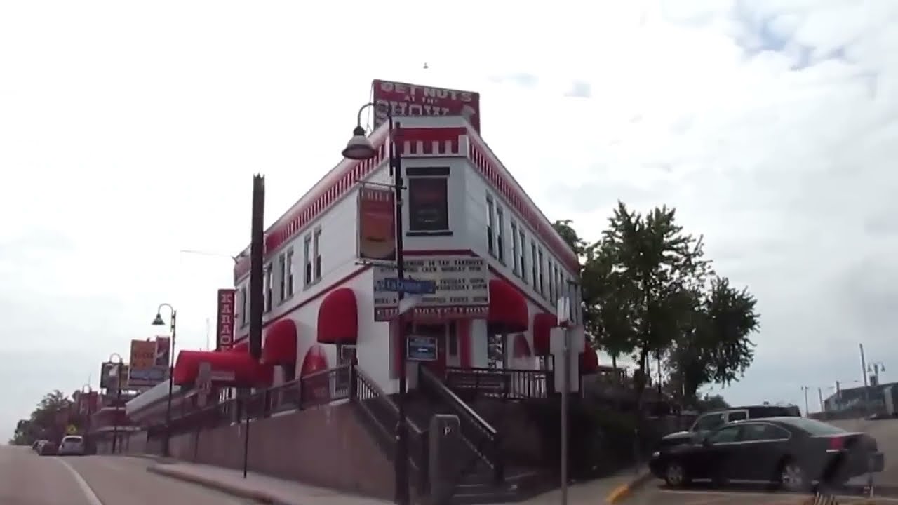 Driving Through the Wisconsin Dells - YouTube