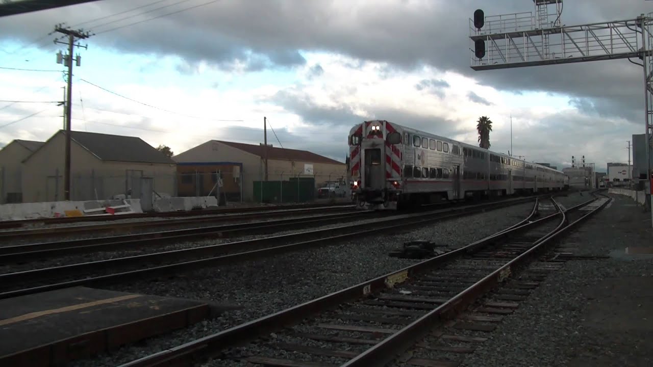 HiDef- Caltrain Train #267 College Park - YouTube