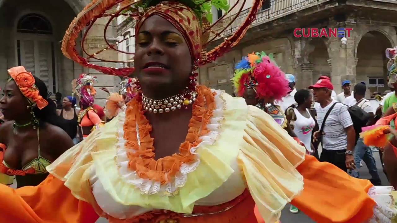 Comparsa en La Habana Vieja, Cuba - YouTube