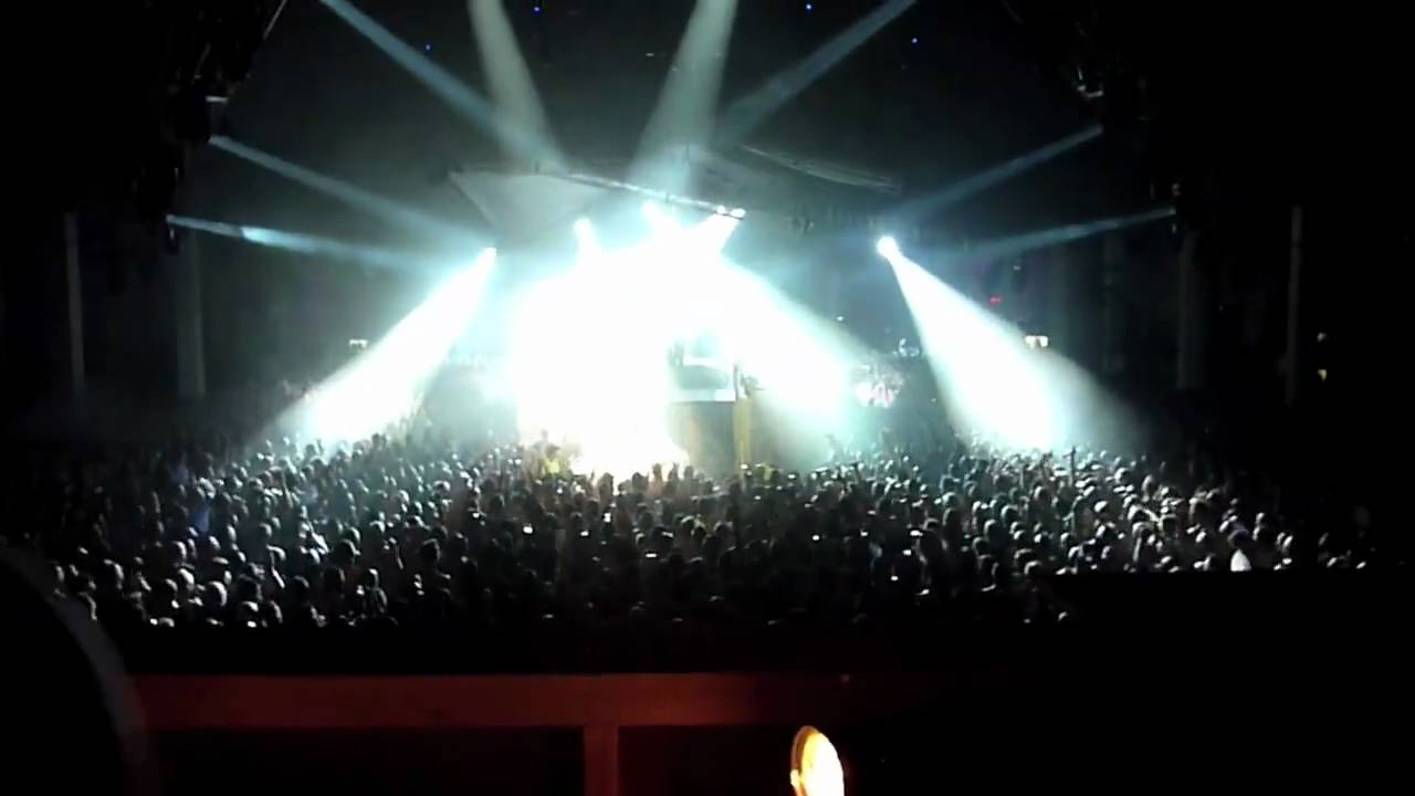 Lee Dagger of Bimbo jones & George Michael live @ Mardi Gras Sydney ...