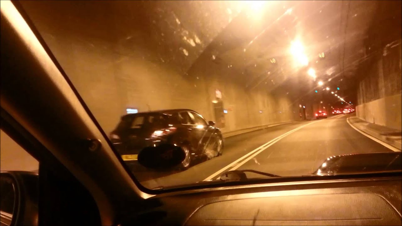 Subaru Impreza Hawkeye 365bhp popping and banging in The Tyne Tunnel ...