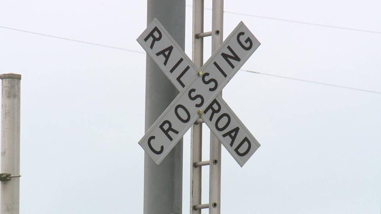 Most dangerous railroad crossings - YouTube