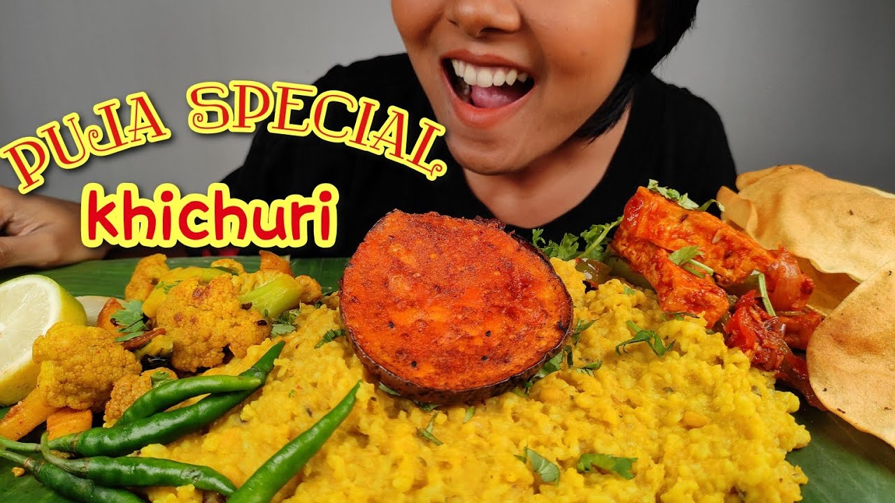 EATING VEGETABLE KHICHURI, FULKOBI ALOO BHAJA, BEGUN BHAJA, PANEER ...