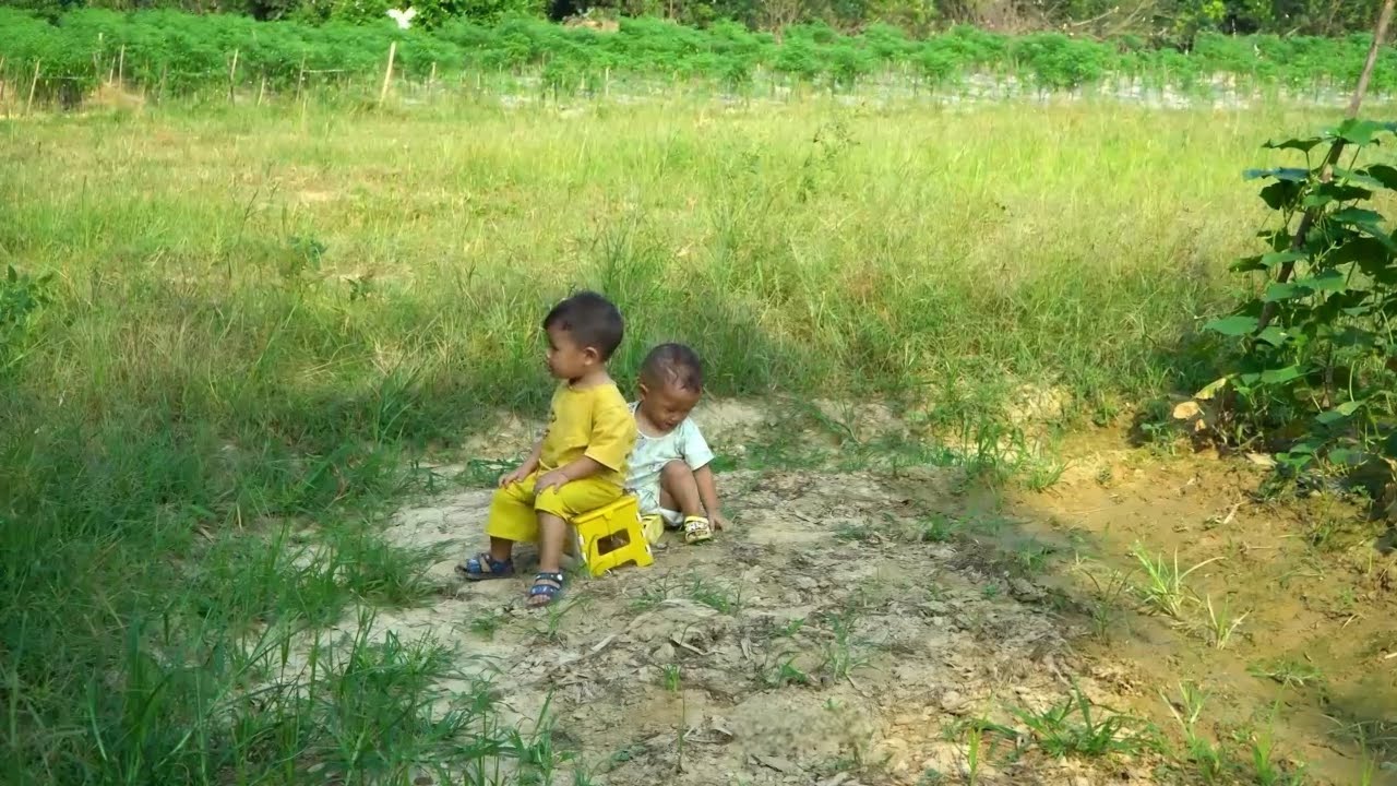 Daily life of 2 children and mother | Ep.73 - YouTube