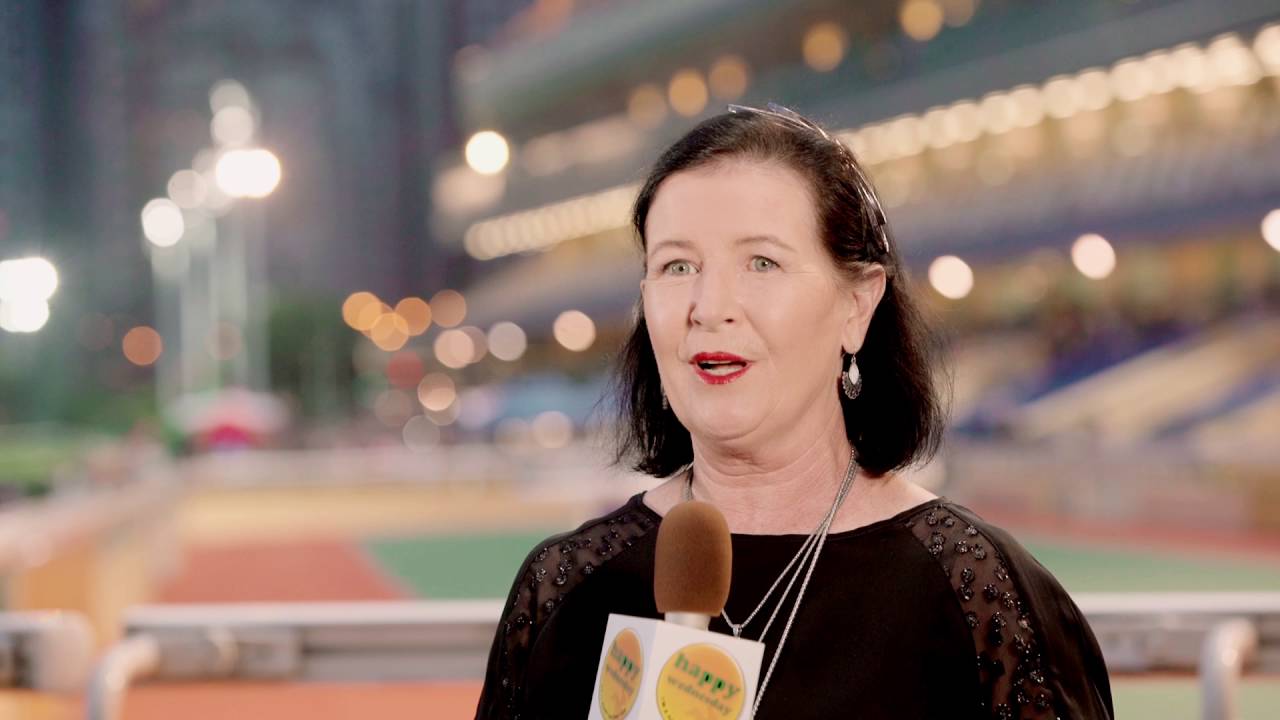 PADDOCK PARADE EXPERT Jenny Chapman enjoying Happy Wednesday - YouTube