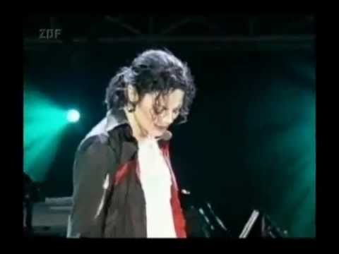 Michael Jackson Performs Earth Song LIVE - YouTube