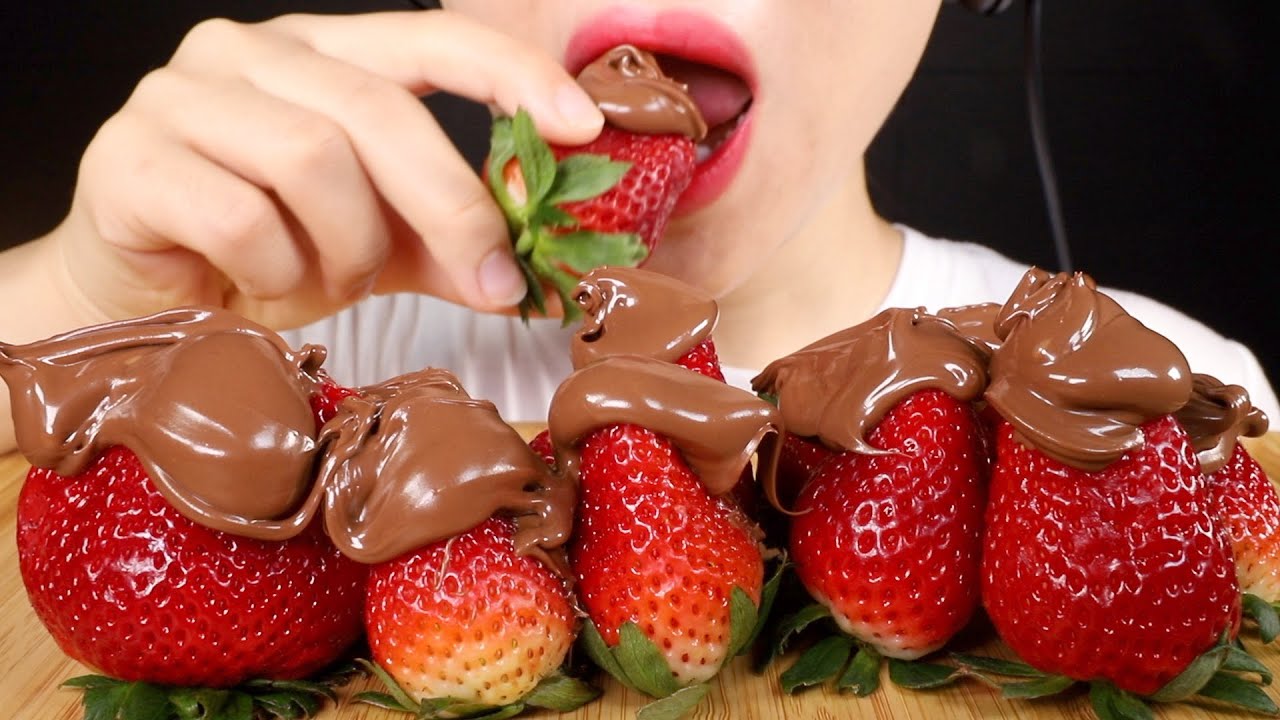 ASMR Nutella Strawberries Eating Sounds Mukbang - YouTube
