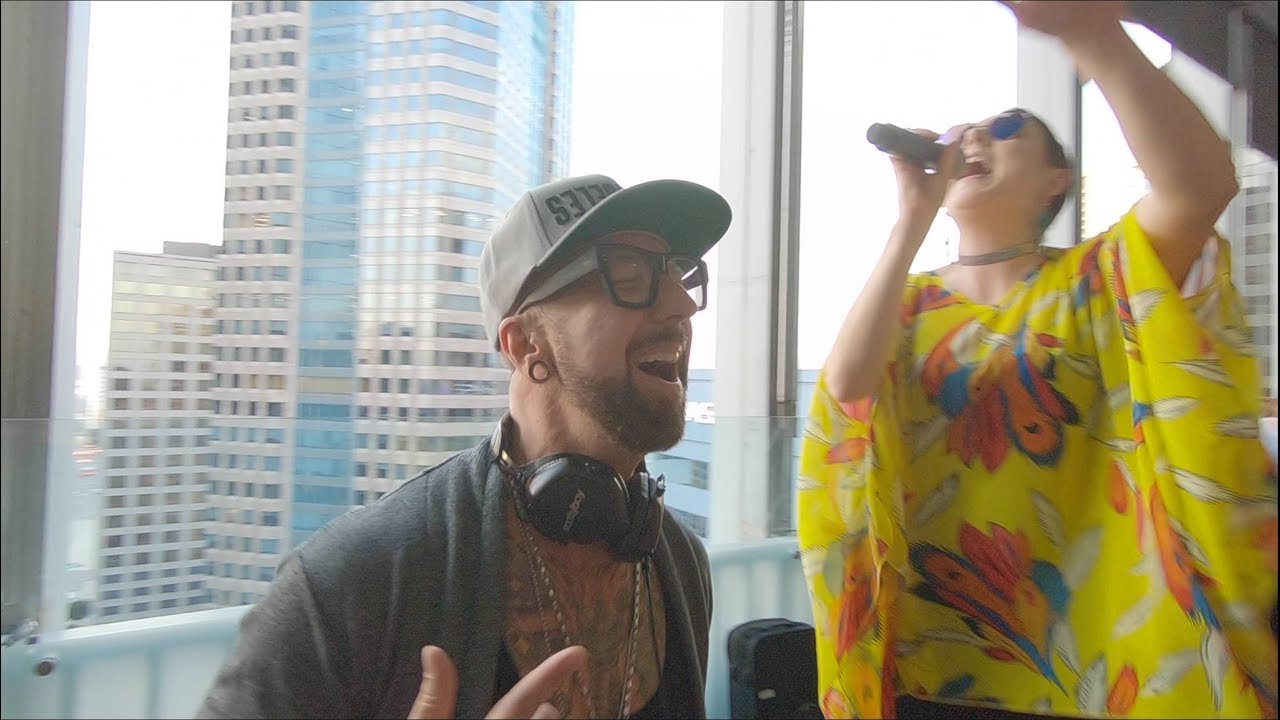 Scotty Boy & Lizzie Curious - Groove Is In The Heart (Official Video ...