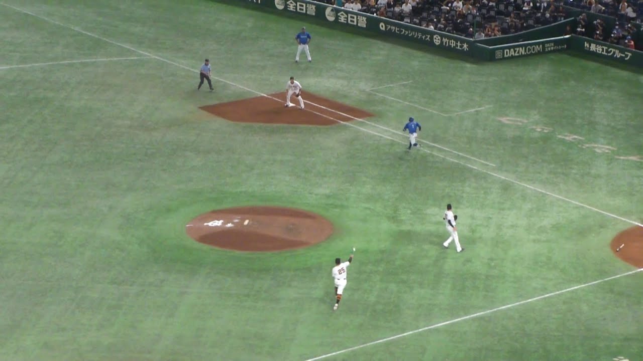 巨人 岡本和真 ナイスプレー 巨人 vs DeNA 2023年7月9日(日) - YouTube