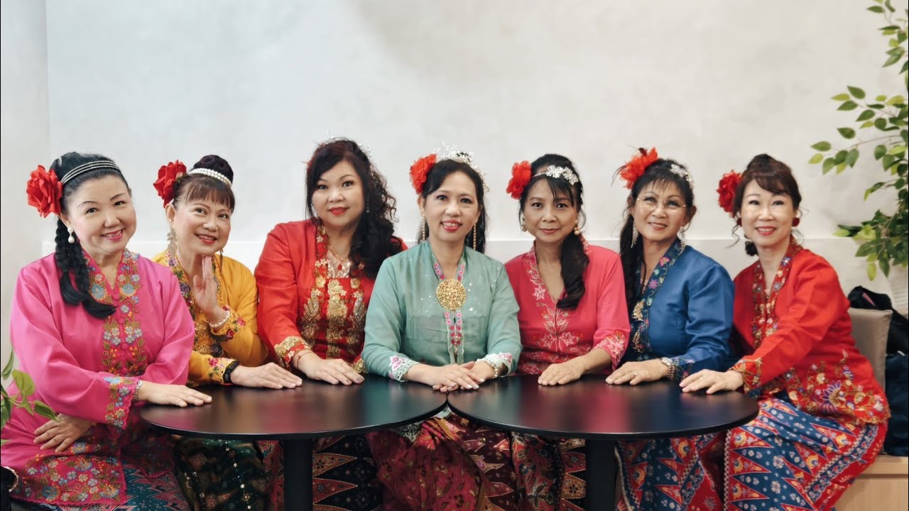 Selamant Hari Raya Malay Dance - YouTube