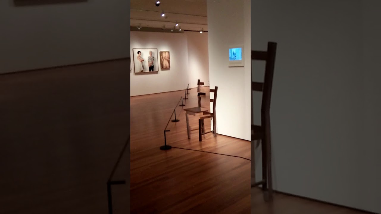 Chair Illusion - Singapore Museum - YouTube